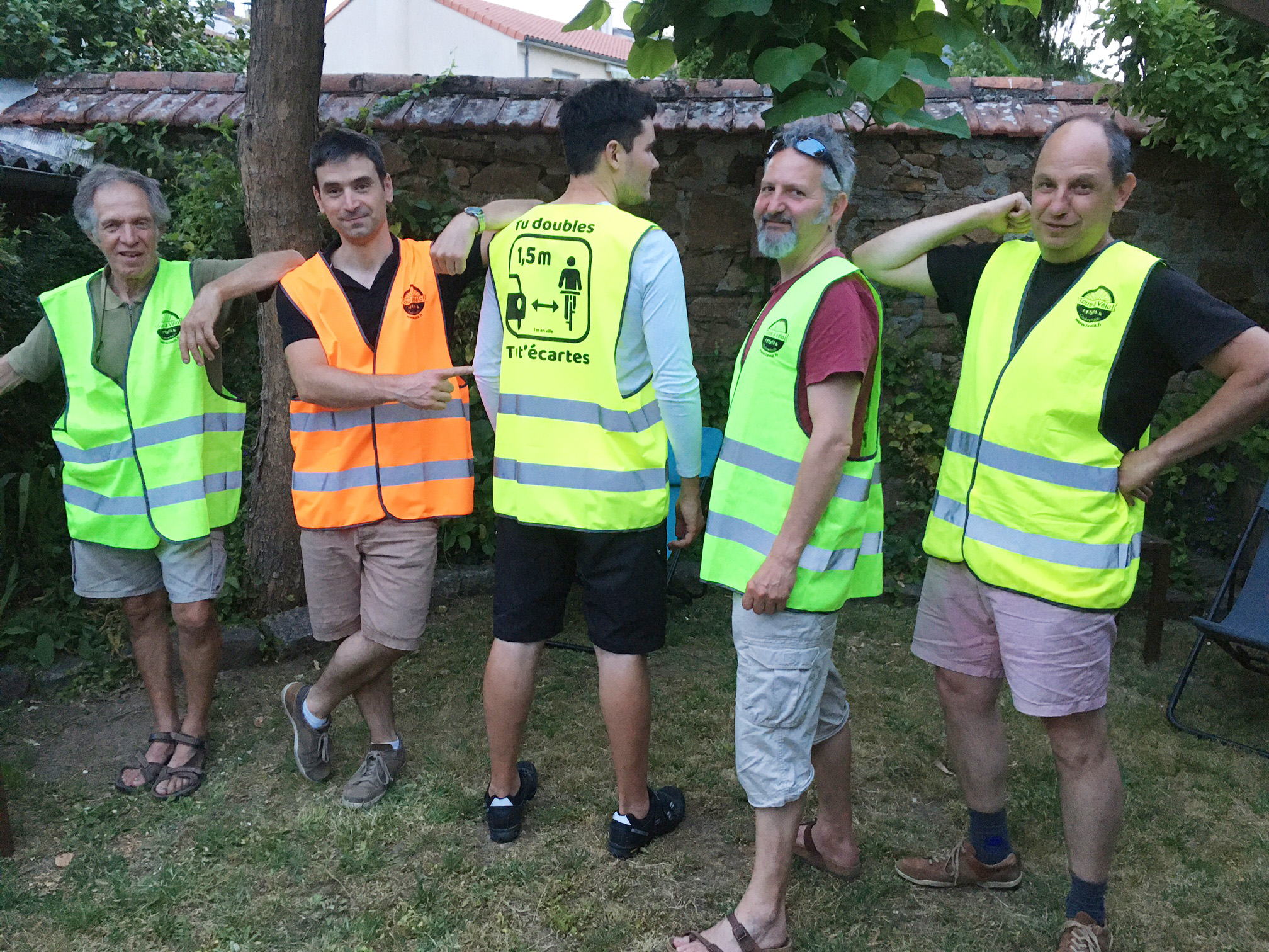 Les (beaux) gilets "Tu doubles, tu t'écartes" sont disponibles - Tous à ...