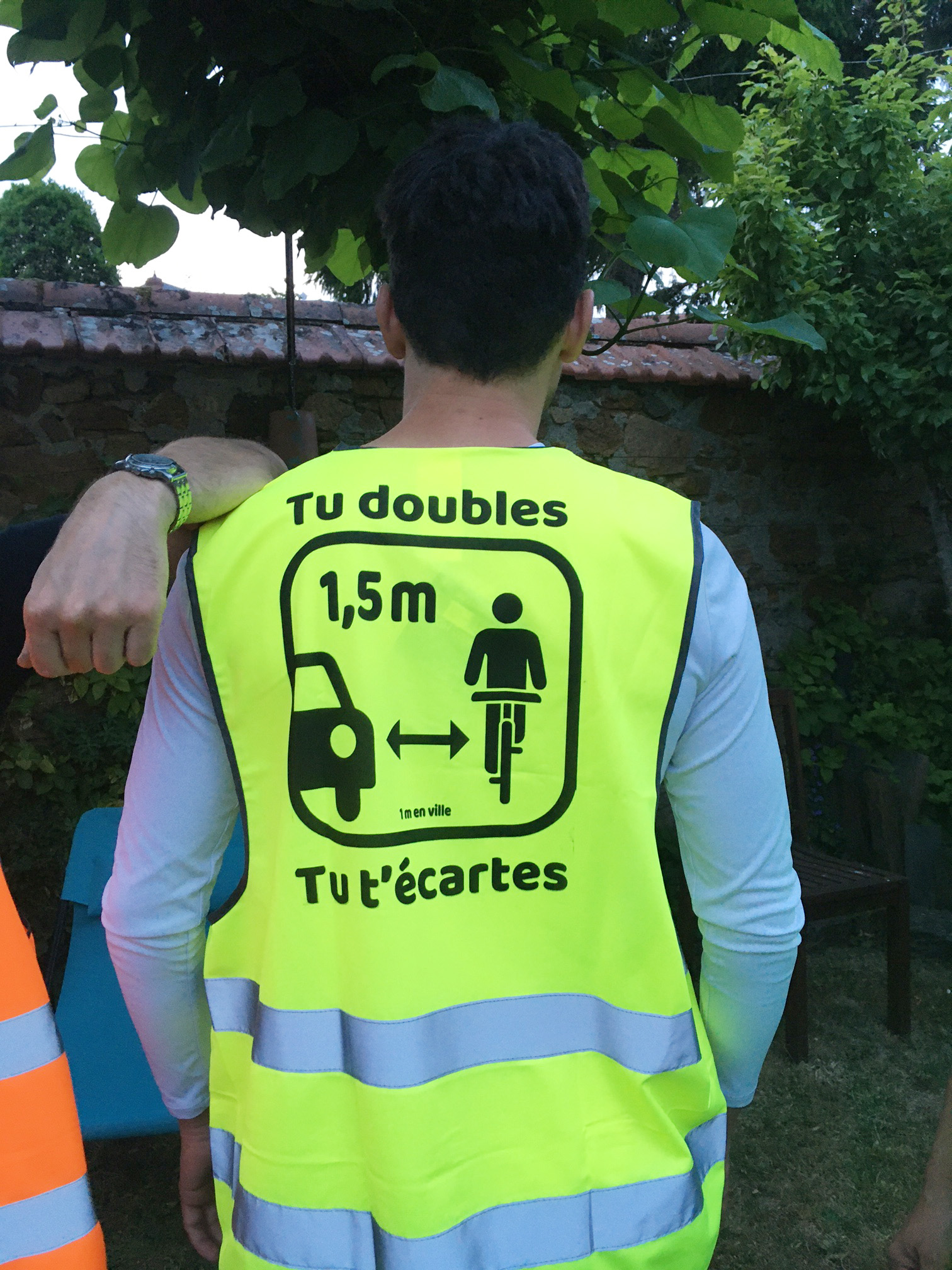 Les (beaux) gilets "Tu doubles, tu t'écartes" sont disponibles - Tous à ...